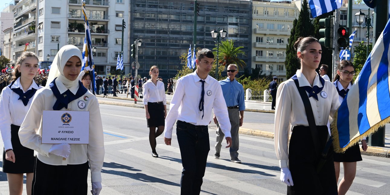 Ολοκληρώθηκε η μαθητική παρέλαση στην Αθήνα, αποκαθίσταται η κυκλοφορία ...