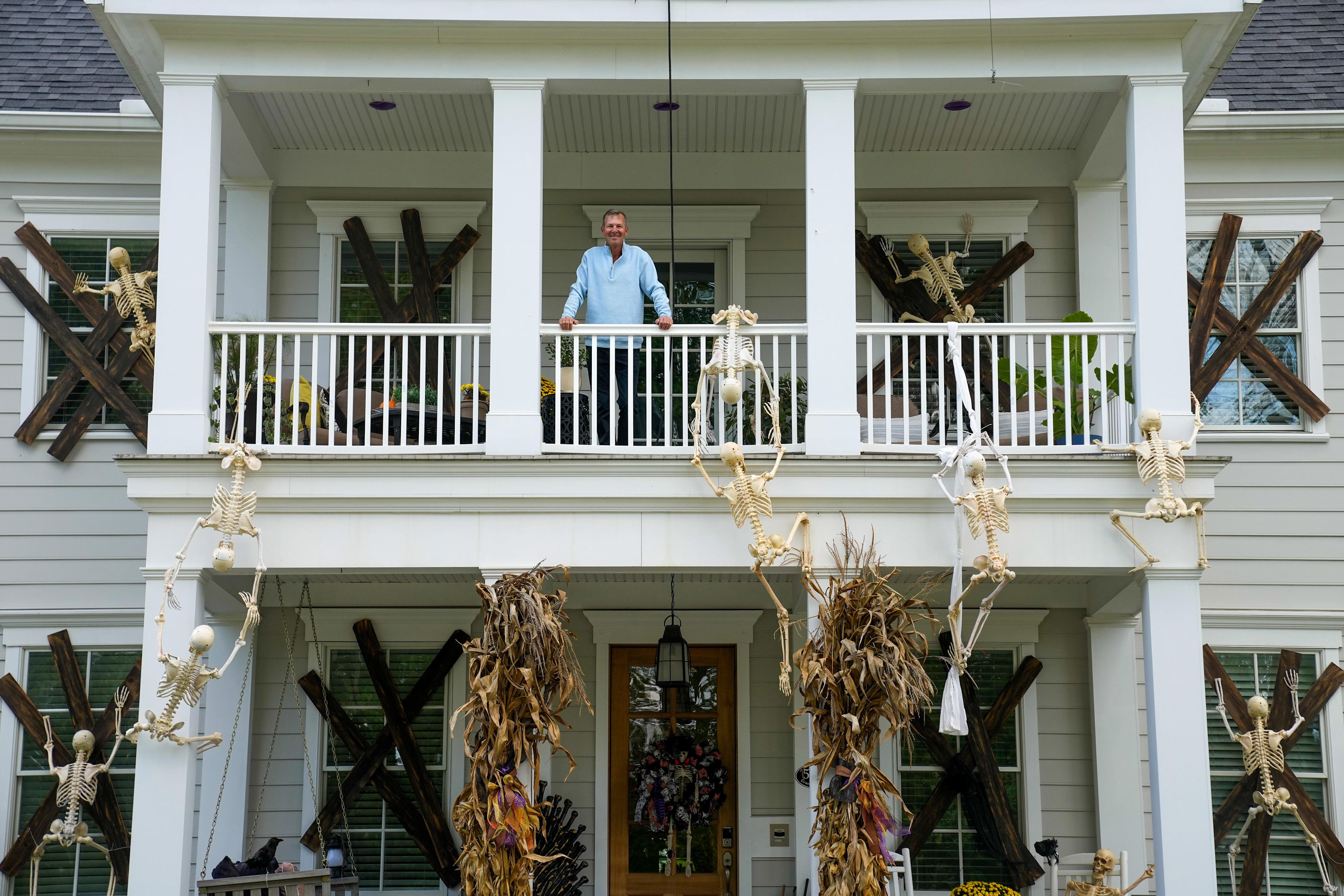Elaborate Halloween display draws crowds to see crew of skeleton ...