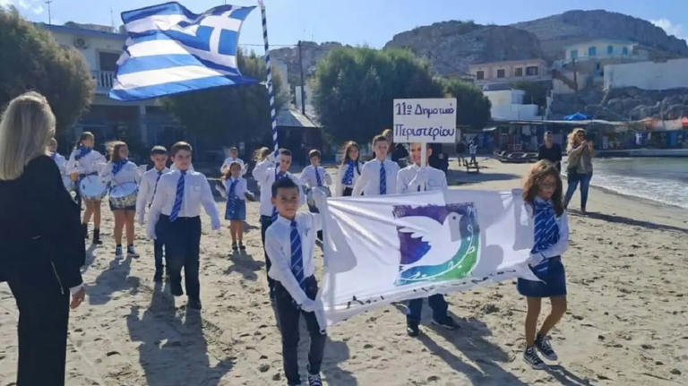Ψέριμος: Δύο παιδιά, ένα νησί, μία Ελλάδα – Συγκίνηση στην παρέλαση με ...