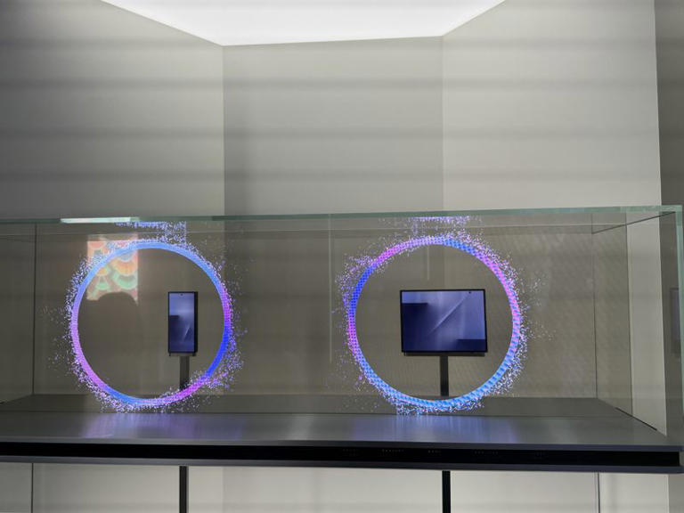 "삼성 트라이폴드폰부터 SK HBM4까지"…글로벌 정상 맞는 경주, K-기술로 빛났다 [경주 APEC]