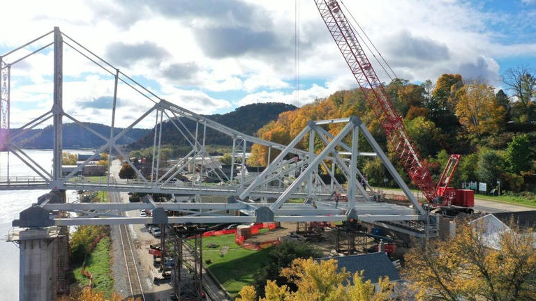 Steel beams show progress on Iowa side of new bridge in northeast Iowa