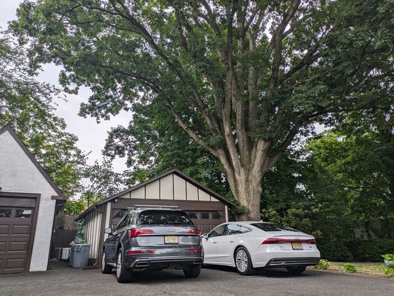 Entitled neighbor demands to park her car in new homeowner's driveway ...