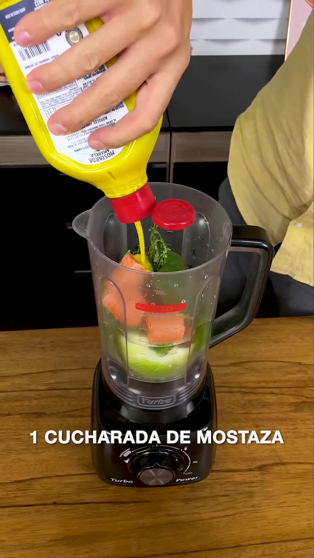 ¡Asa el pollo con una lata de cerveza dentro! ¡Hazlo cuanto antes! 😱