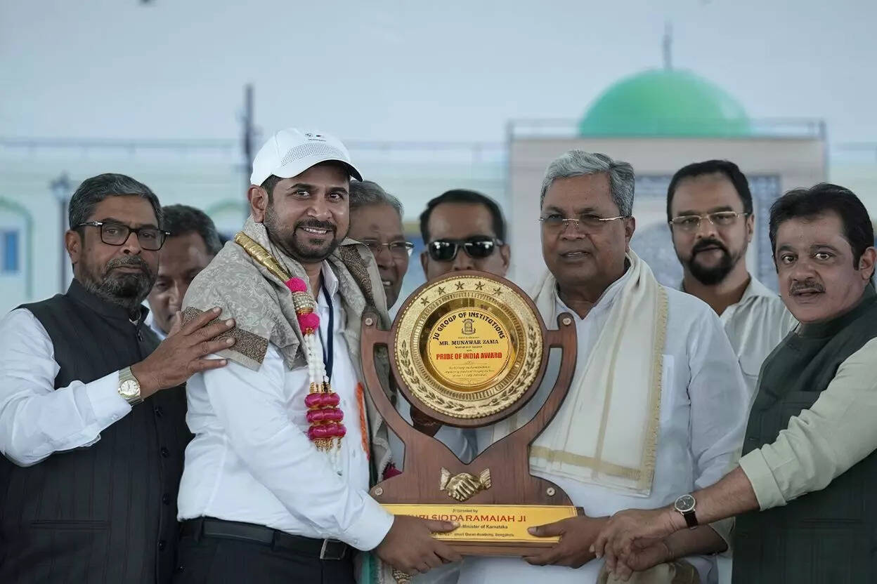 Karnataka CM Siddaramaiah confers 'Pride of India Award’ on ...