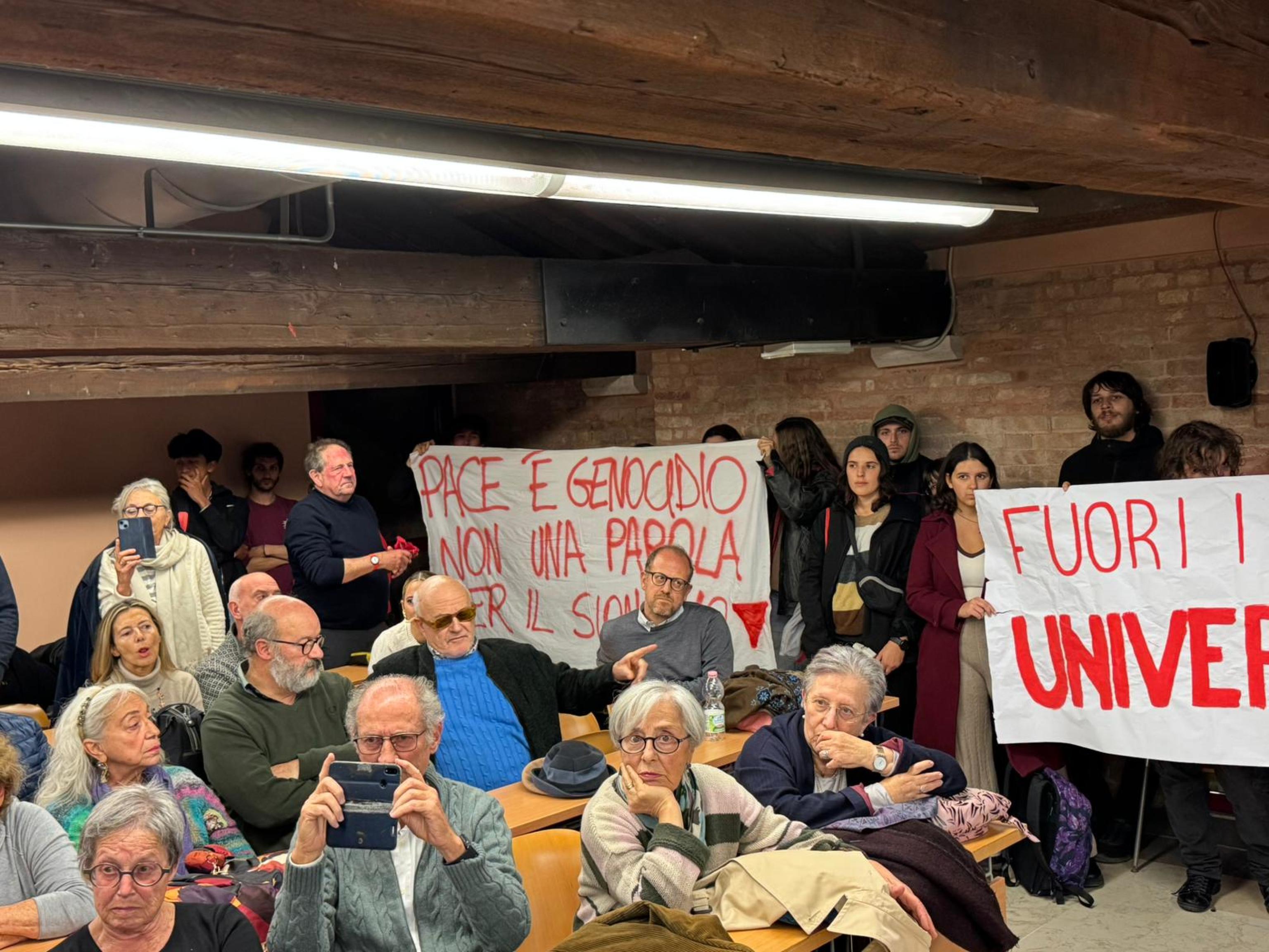 Solidarity for Jewish ex-MP stopped from speaking at uni