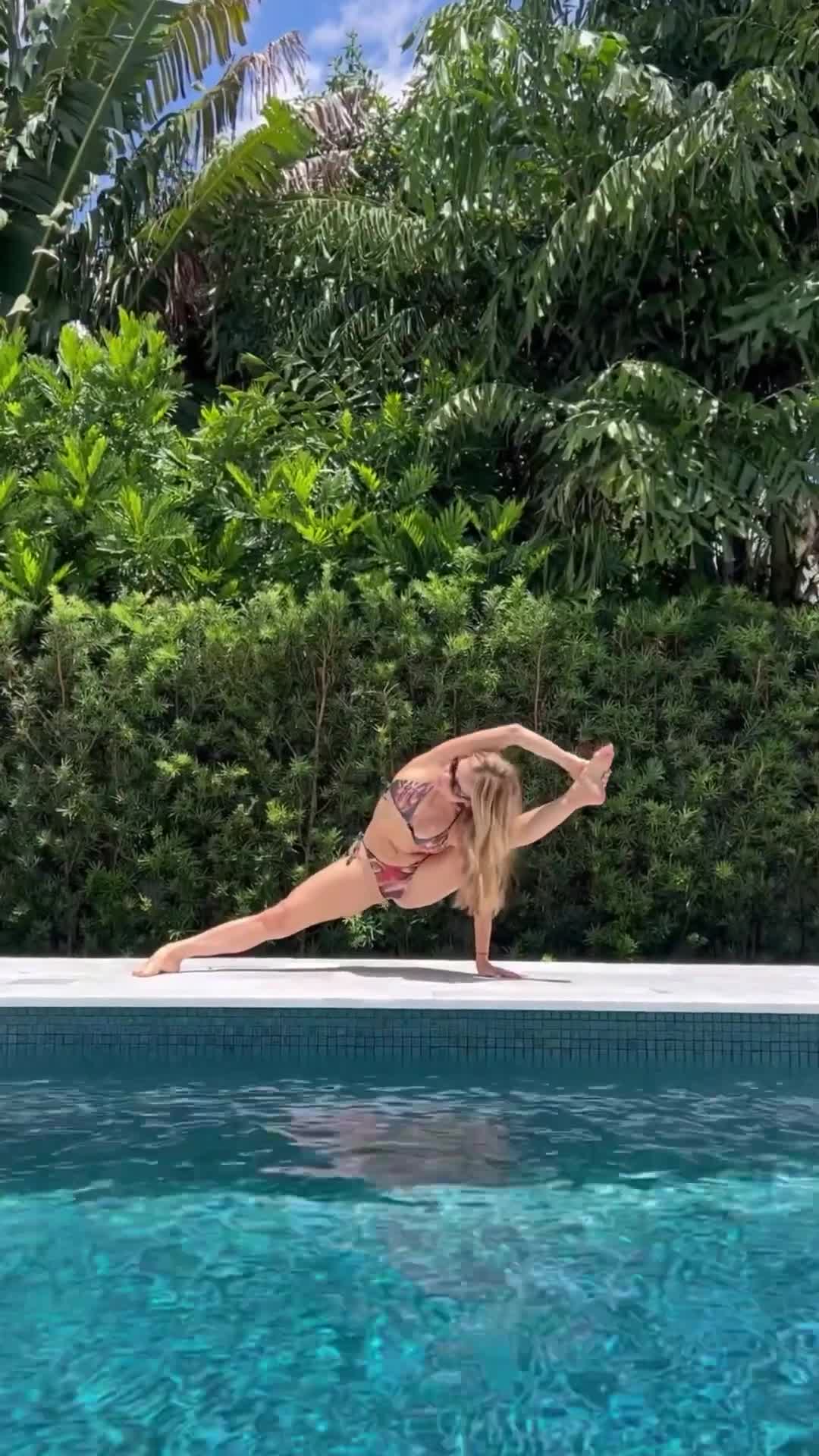 How to yoga flying split flexibility & balance pose #shortsvideo #viral ...