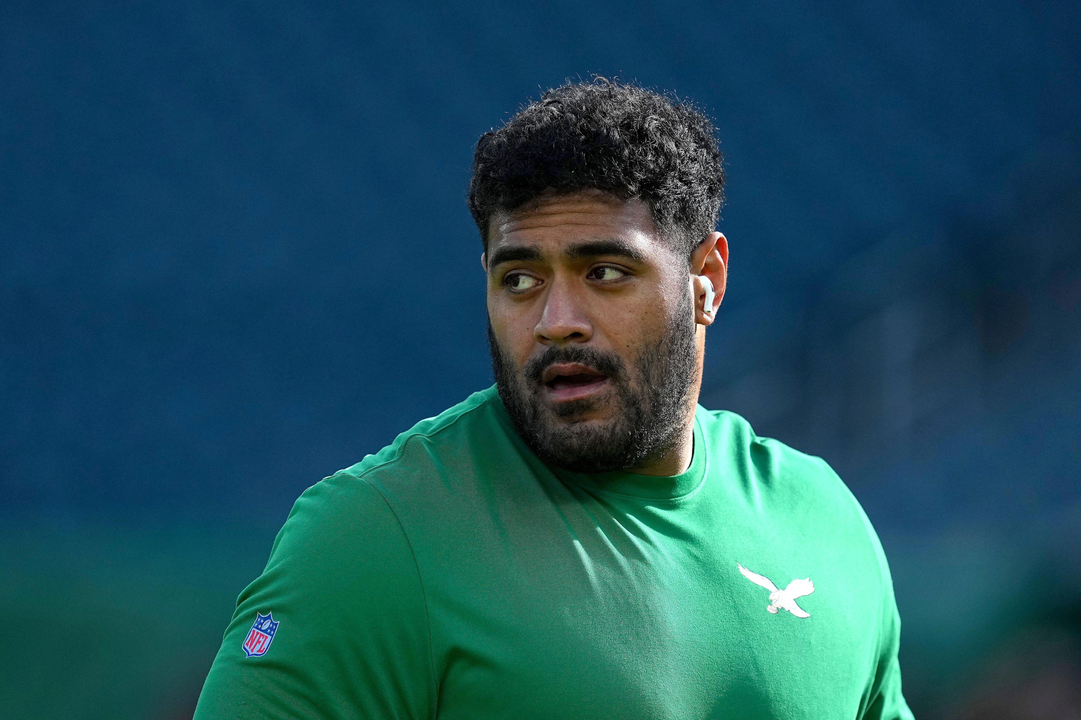 Eagles captain takes some time to marvel at a teammate's handywork