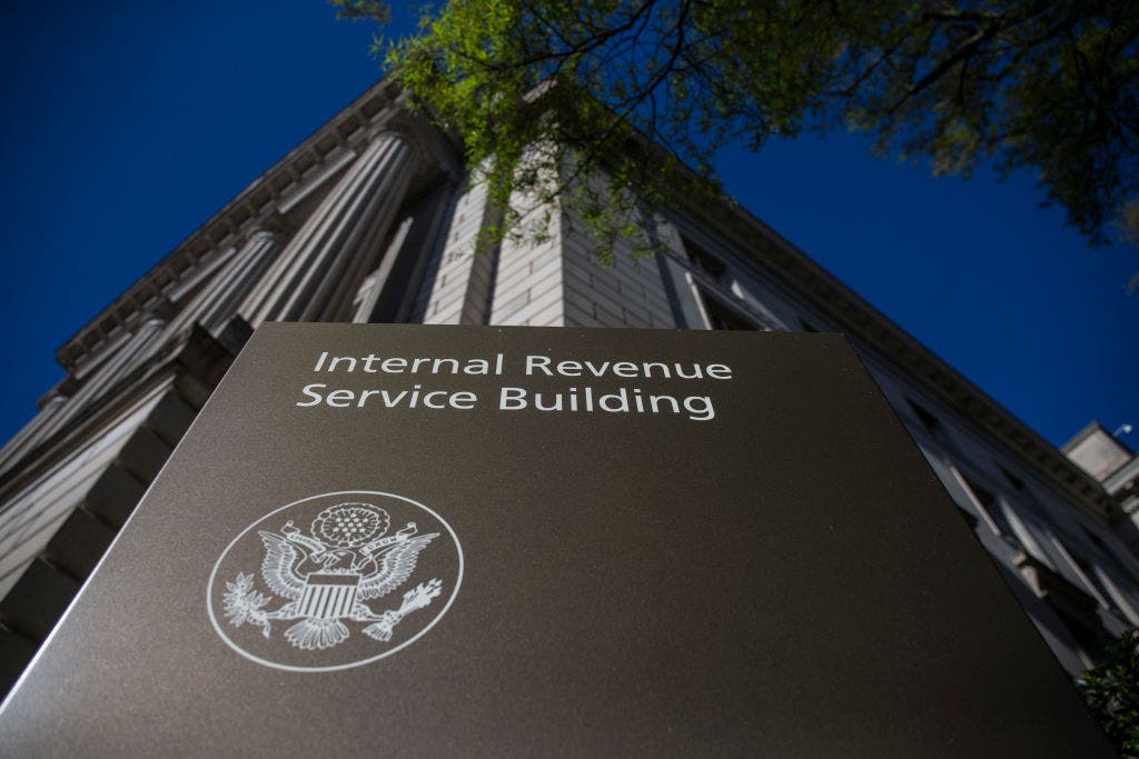 IRS issues tax reminder to more than 800,000 Americans
