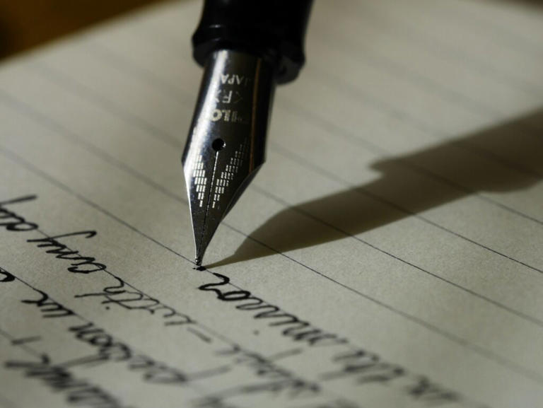 Why Handwritten Notes Are Making a Comeback