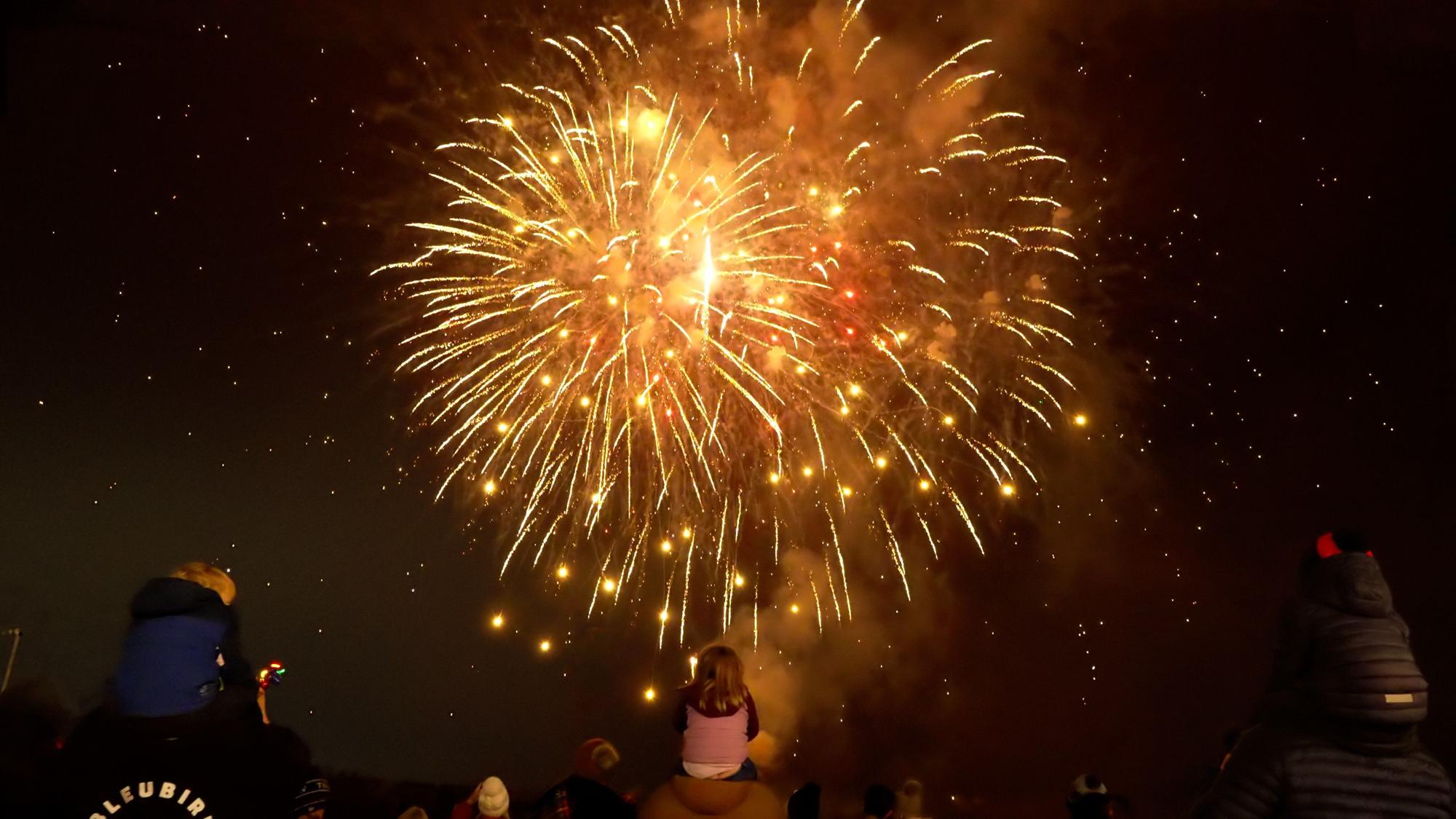 Award winning firework experts helps to illuminate skies 20 minutes ...