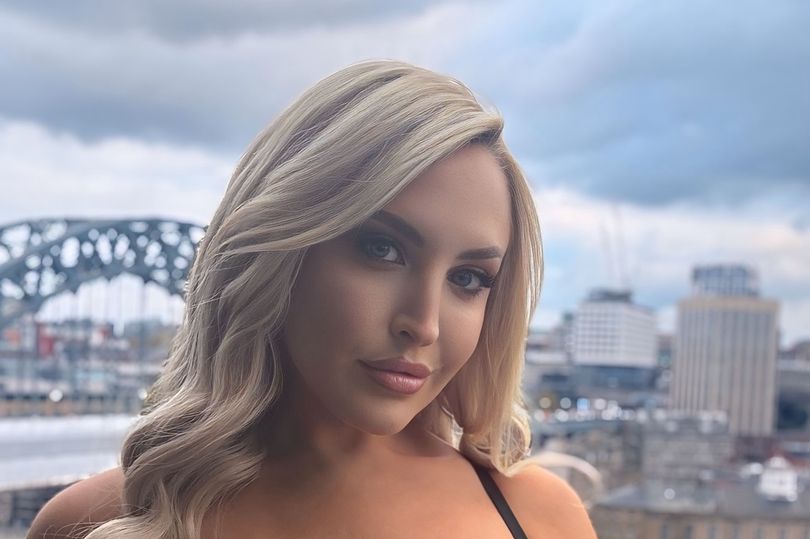 Emma Louise Jones shocked as hot holiday interrupted by loud trimming ...