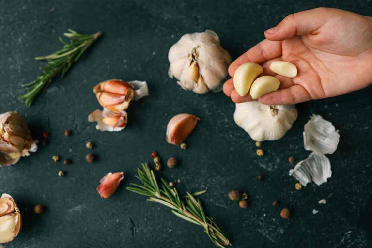 Benefits of Eating Raw Garlic: Not Just for Vampire Protection