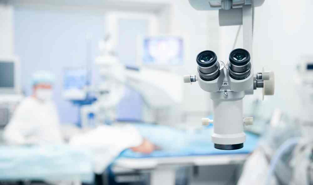 LASIK Eye Surgery: Benefits, Risks, Side Effects, and Preparation