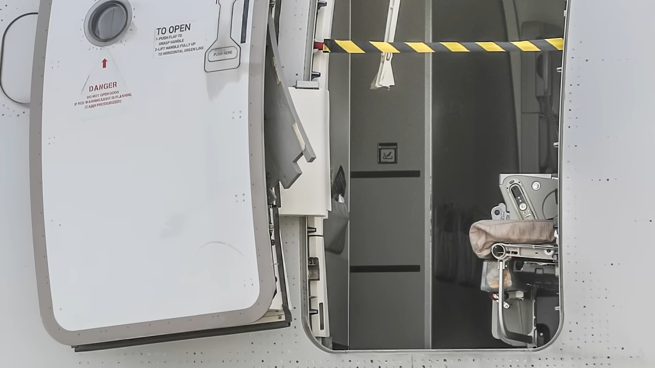 How One Flight Turned to Panic When the Plane Door Burst Open at 36,000 ...