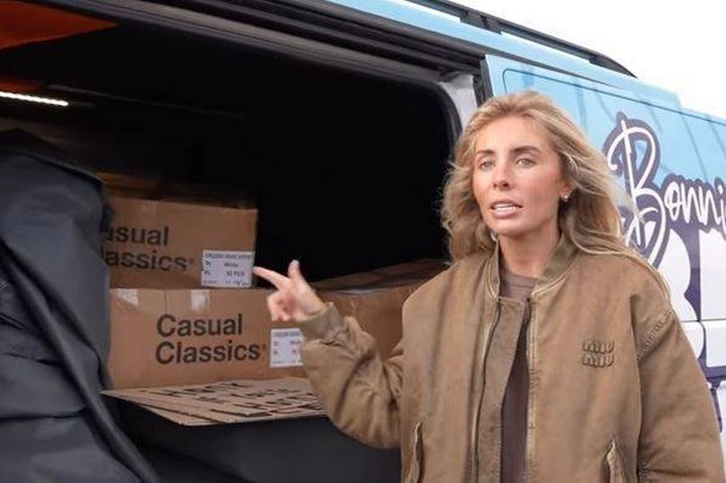 Bonnie Blue called 'predator' after taking pictures with fans in ...