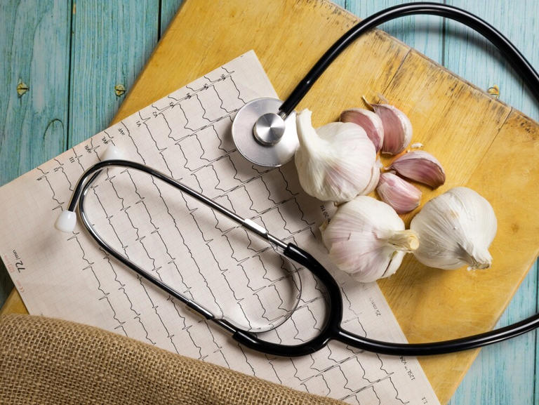 Benefits of Eating Raw Garlic: Not Just for Vampire Protection
