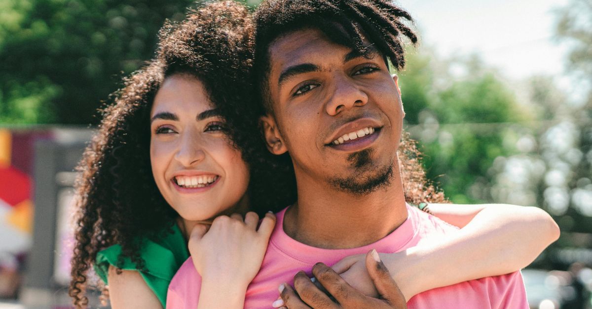 20 Subtle Hints A Person Is Effortlessly Magnetic