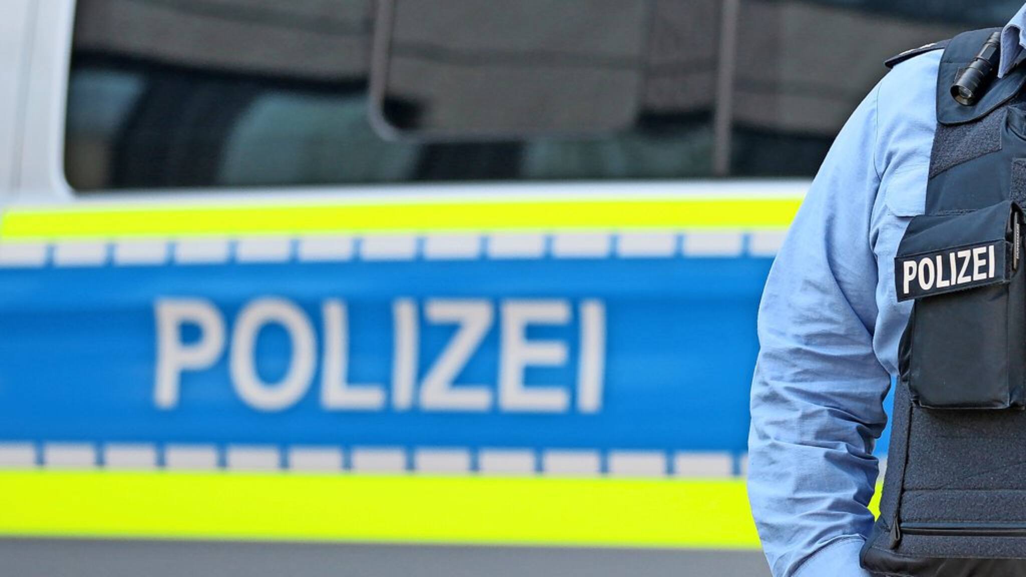 Illegales Autorennen bei Weimar: Polizei fahndet nach zwei BMW-Fahrern