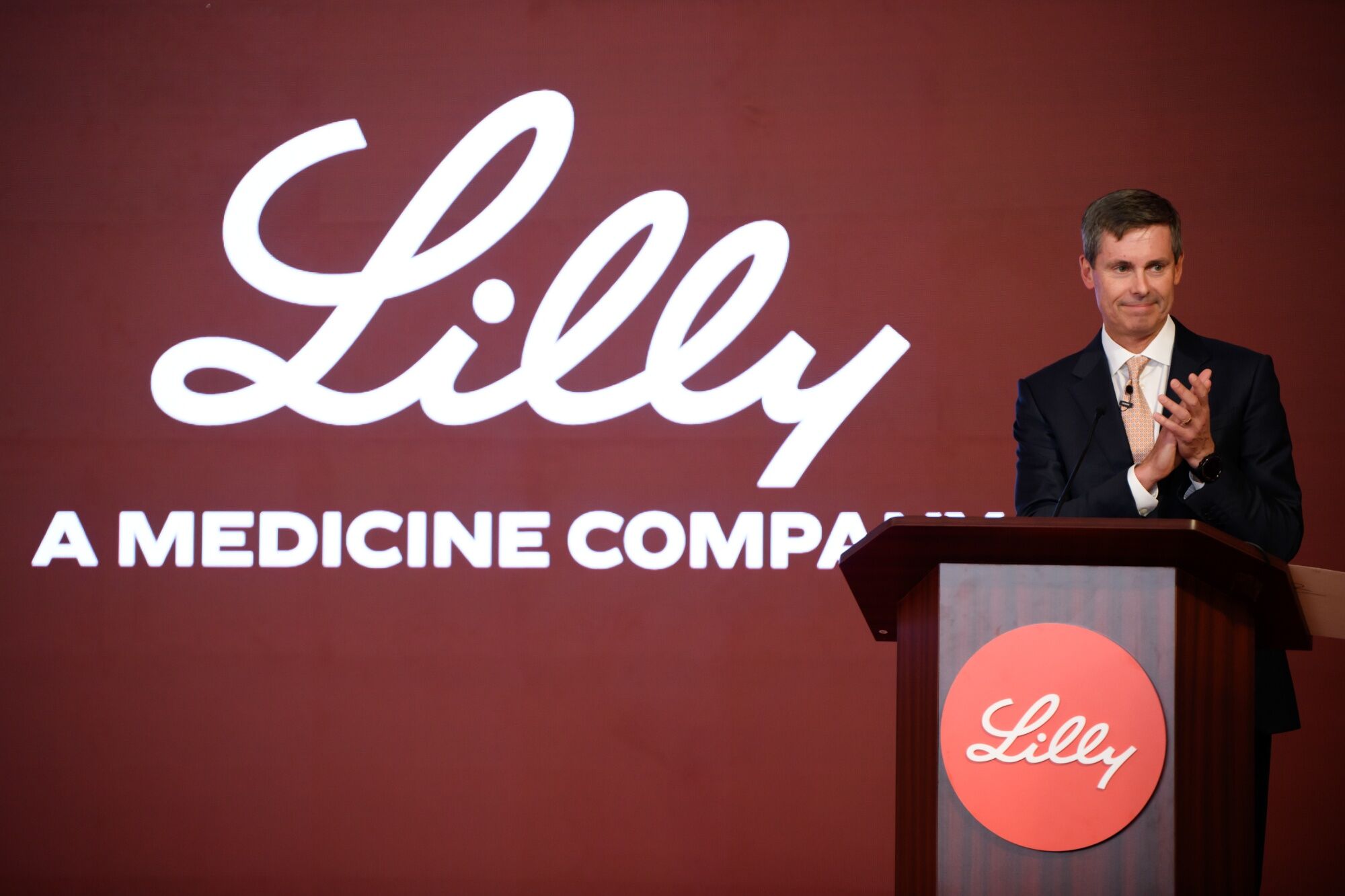 Lilly Makes Billions of Weight-Loss Pills Before US Approval