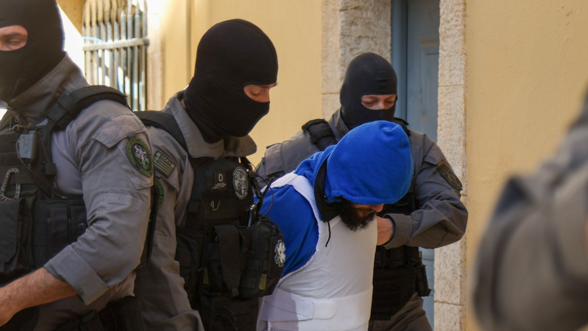 Χανιά: Με αλεξίσφαιρο στον εισαγγελέα ο 22χρονος που πυροβόλησε τον ...