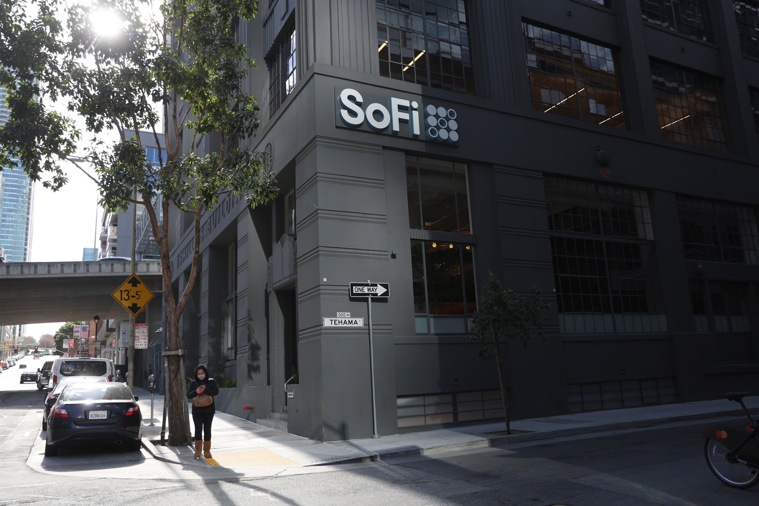 SoFi Technologies reports insider transaction worth ~$1M
