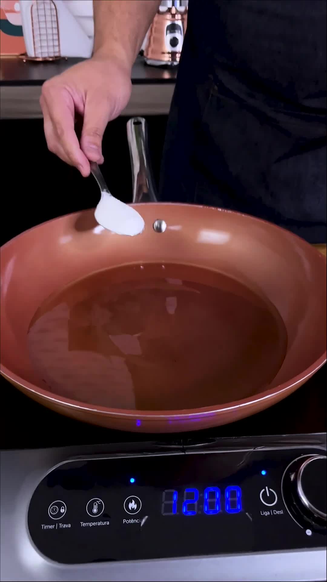 El dueño de un restaurante revela el secreto del pollo jugoso y dorado ...