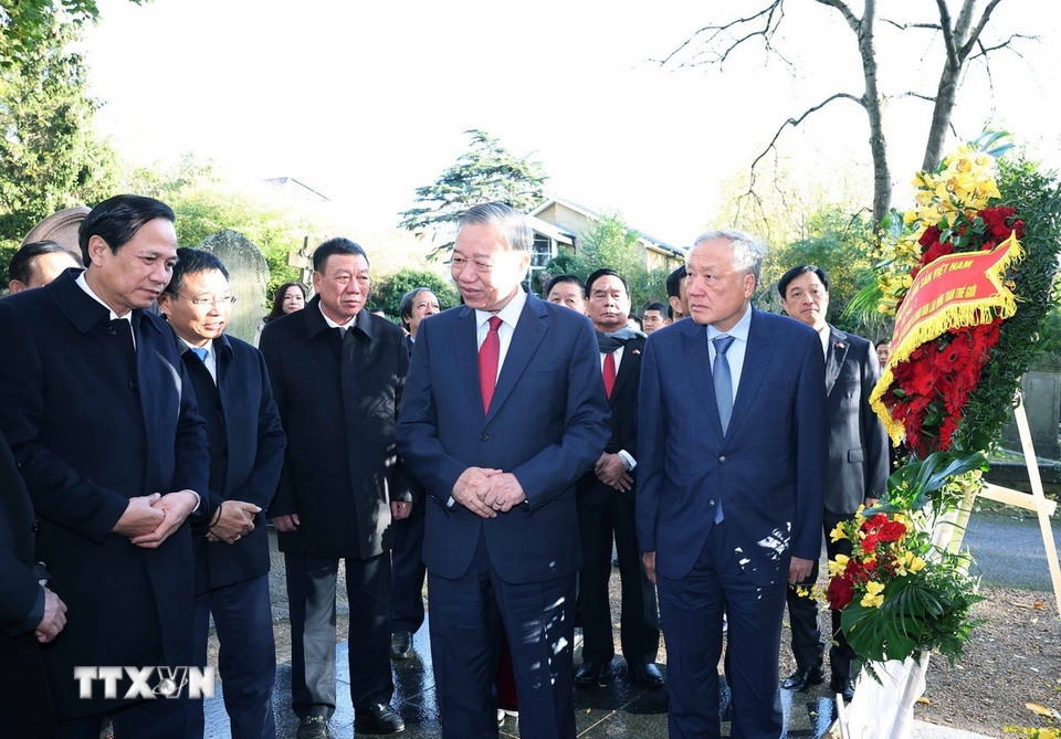 Tổng Bí thư Tô Lâm và Phu nhân viếng mộ Lãnh tụ giai cấp vô sản Karl ...