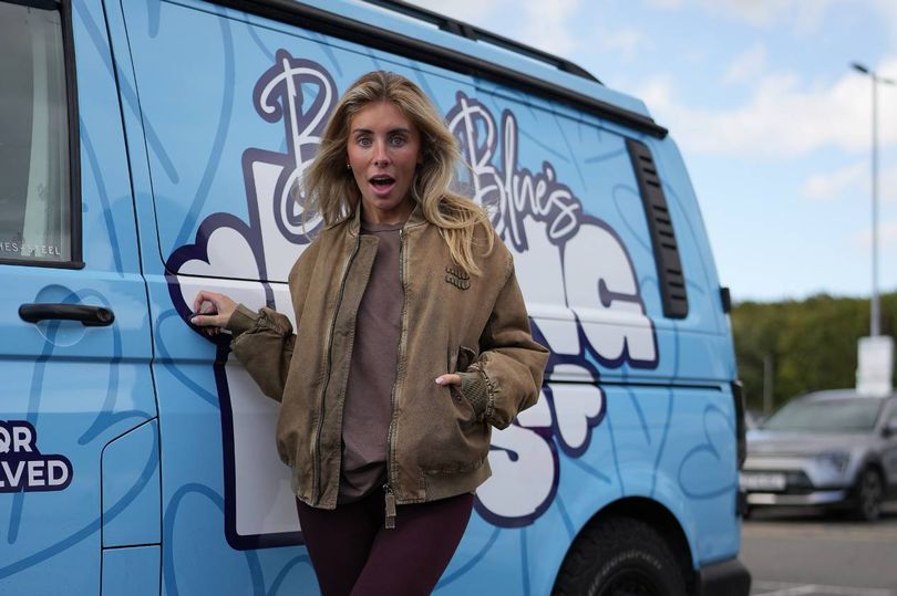 Bonnie Blue called 'predator' after taking pictures with fans in ...