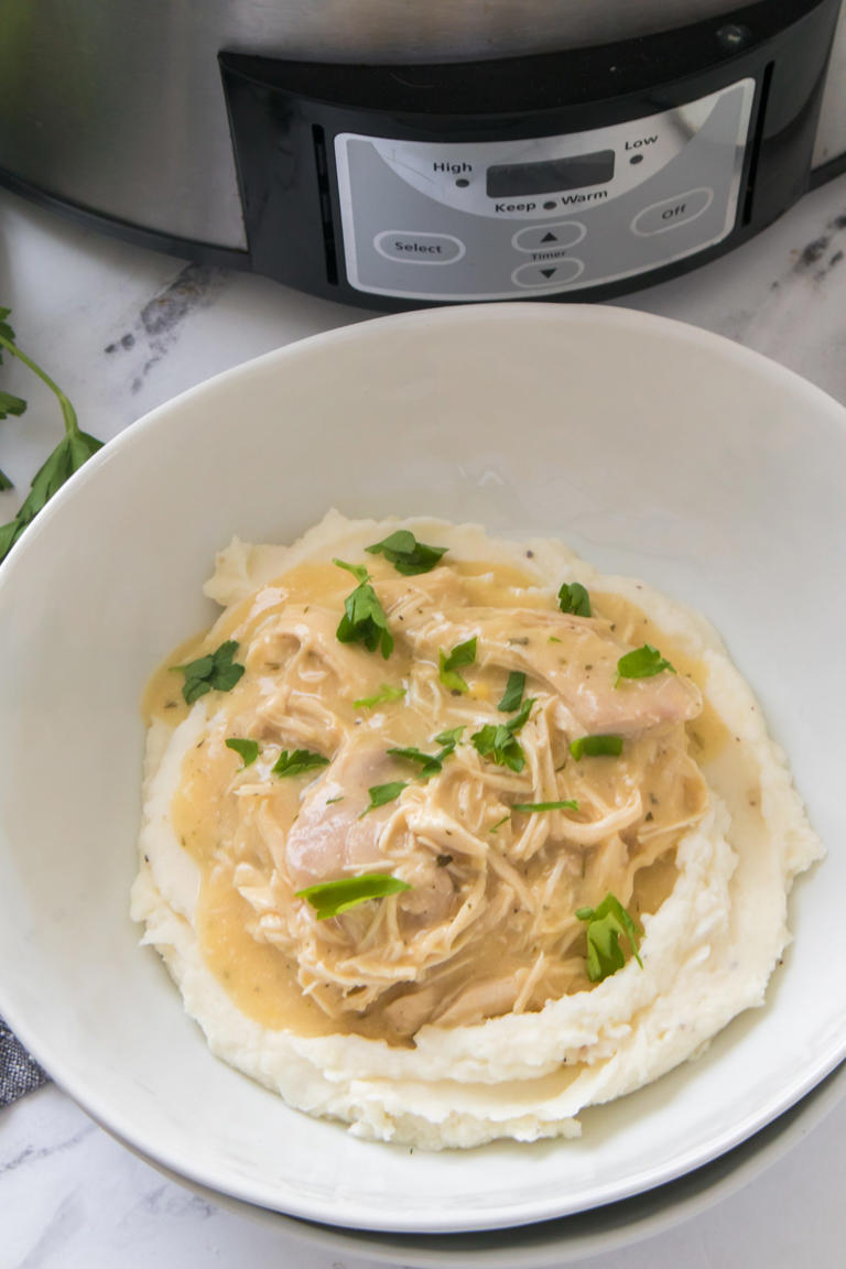 Creamy Chicken and Gravy in a Crock Pot – The Ultimate Comfort Dinner