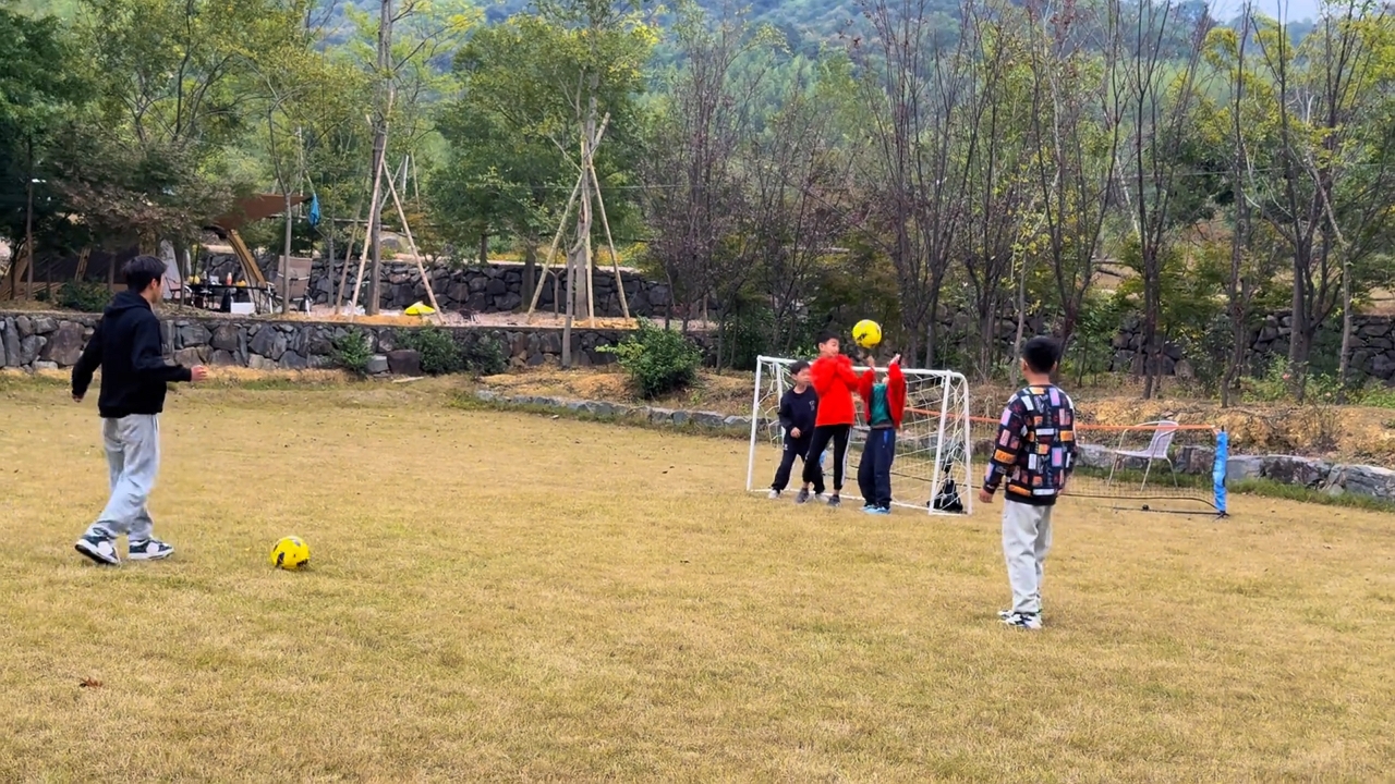 Child accidentally hit by soccer ball during practice in Zhejiang, China