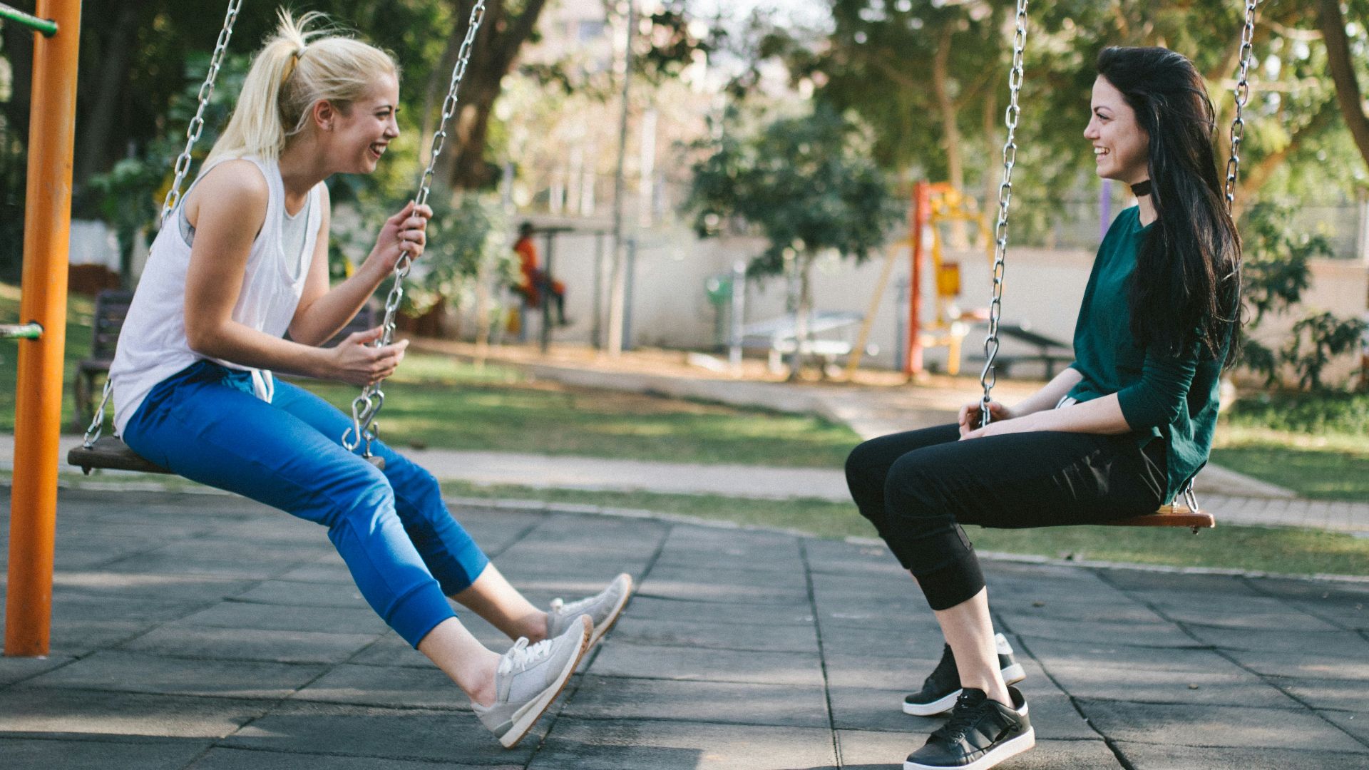 10 Signs You're a Great Listener—and 10 That Say You're a Horrible One