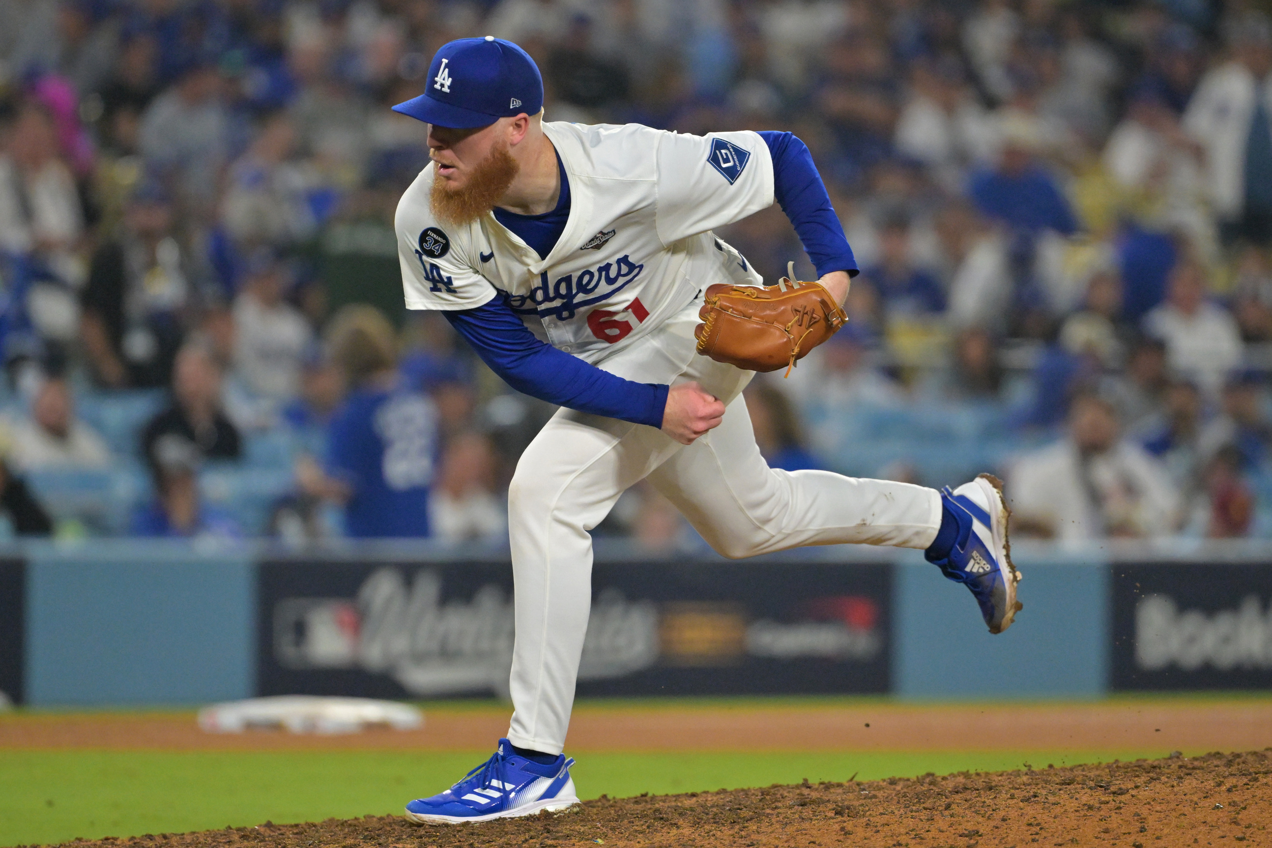 Unheralded reliever receives praise from Dodgers legend