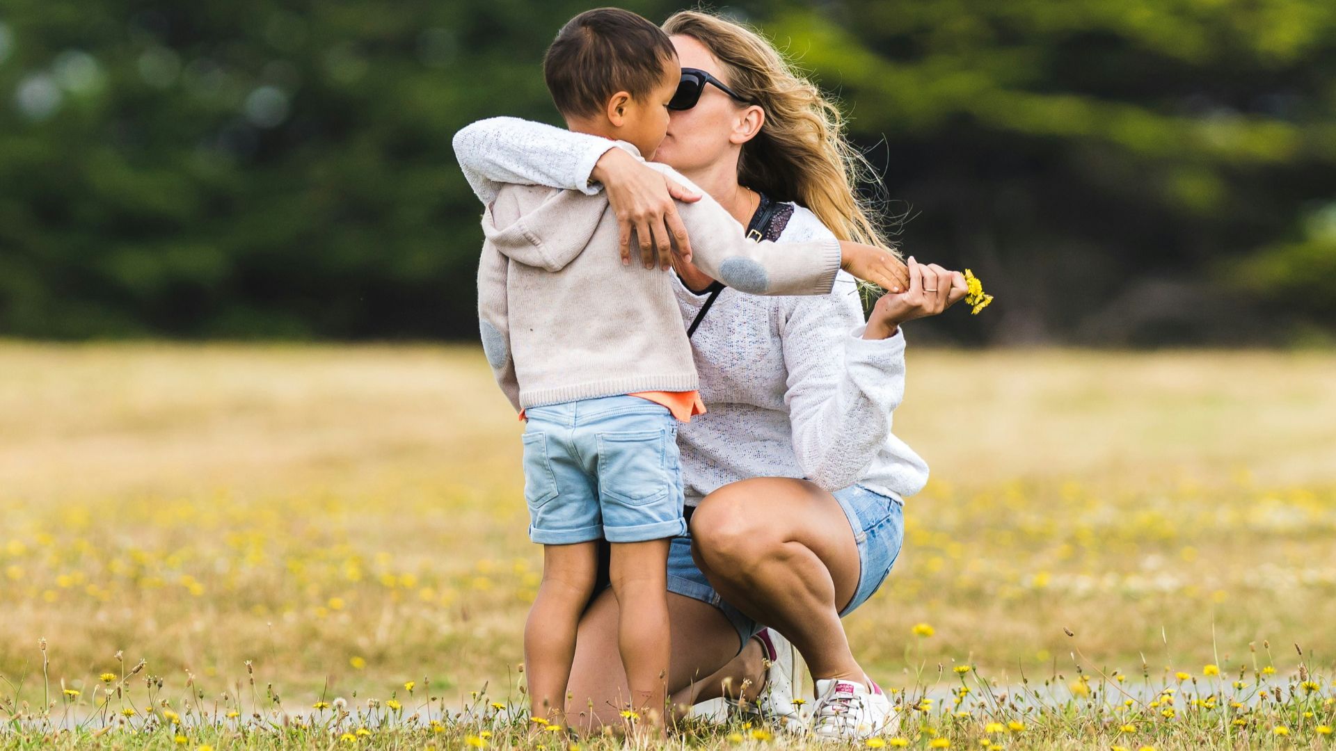 10 Traits Everyone Deserves In A Parent Growing Up & 10 That Can Scar ...