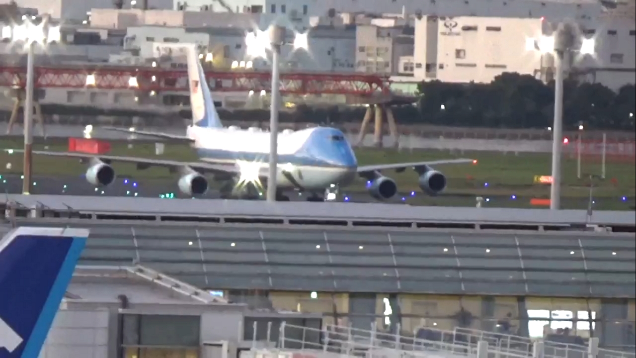 Donald Trump arrives for meeting with Prime Minister Takaichi in Tokyo ...