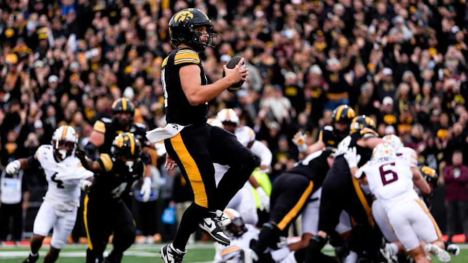 Iowa Sees No Change in Bowl Game Projections