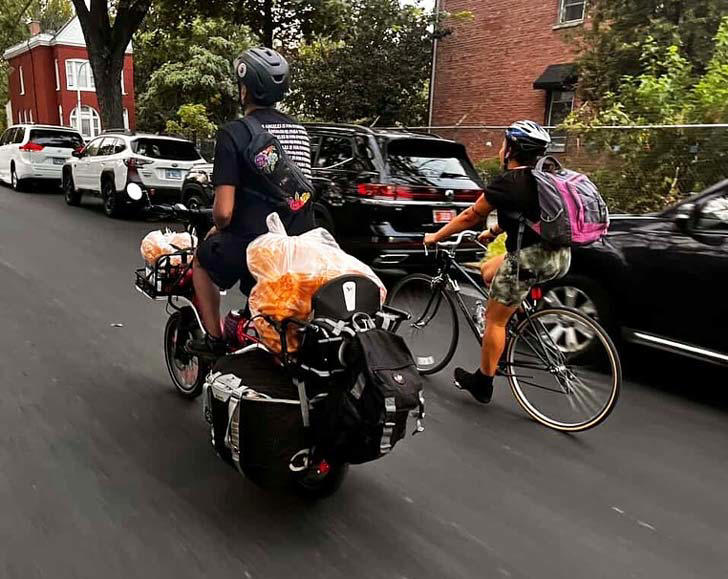 Cyclists buy out tamale carts in Chicago amid ICE raids: 'Go home and ...