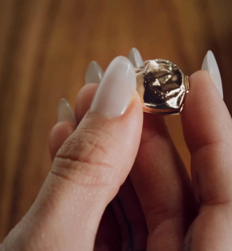 Is Rosalía sending a message to Rauw Alejandro? Birthstone, fox, and ...