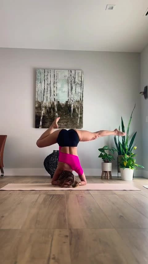 How to yoga headstand sirsasana to straddle middle splits #shorts