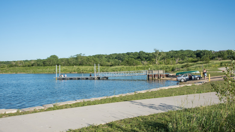 This Lively Chicago Suburb Is A Family-Friendly Haven With Scenic Lakes ...