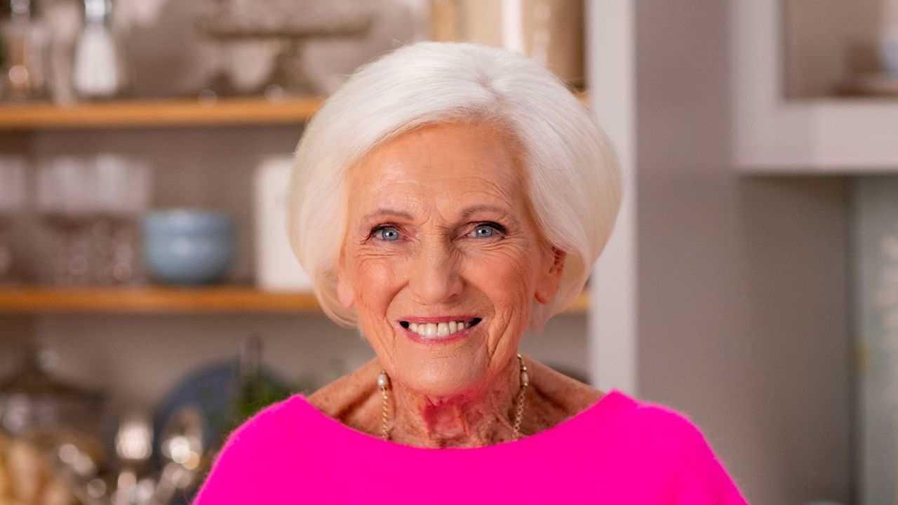 Mary Berry's hot pink knitwear is the easy colour-injection your autumn ...