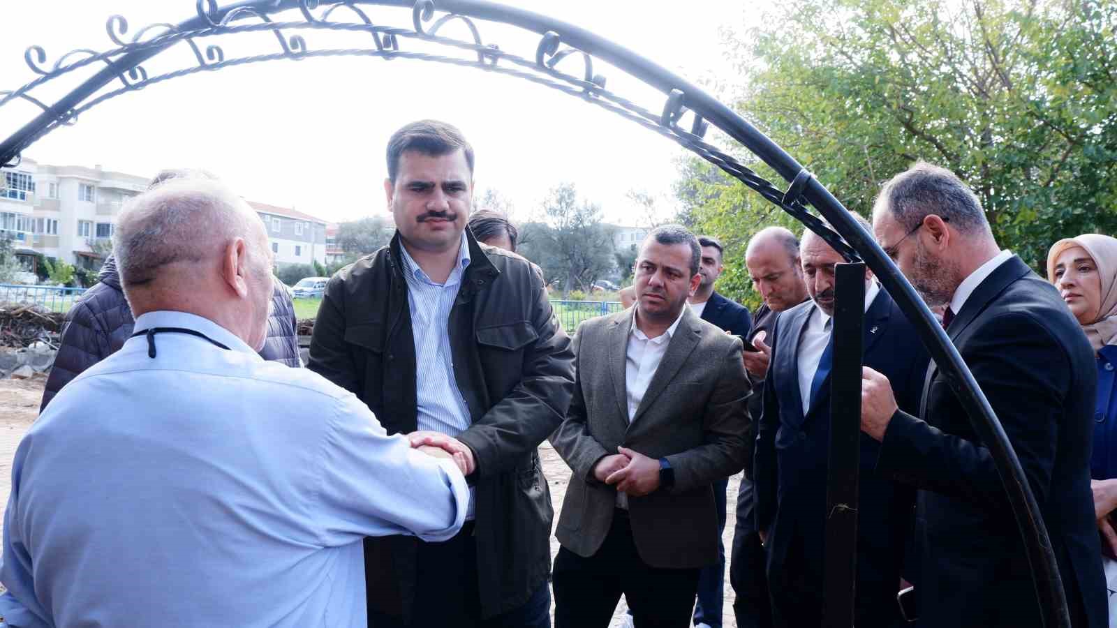 AK Parti Genel Sekreteri İnan, Foça’da selden etkilenen mahalleleri ...