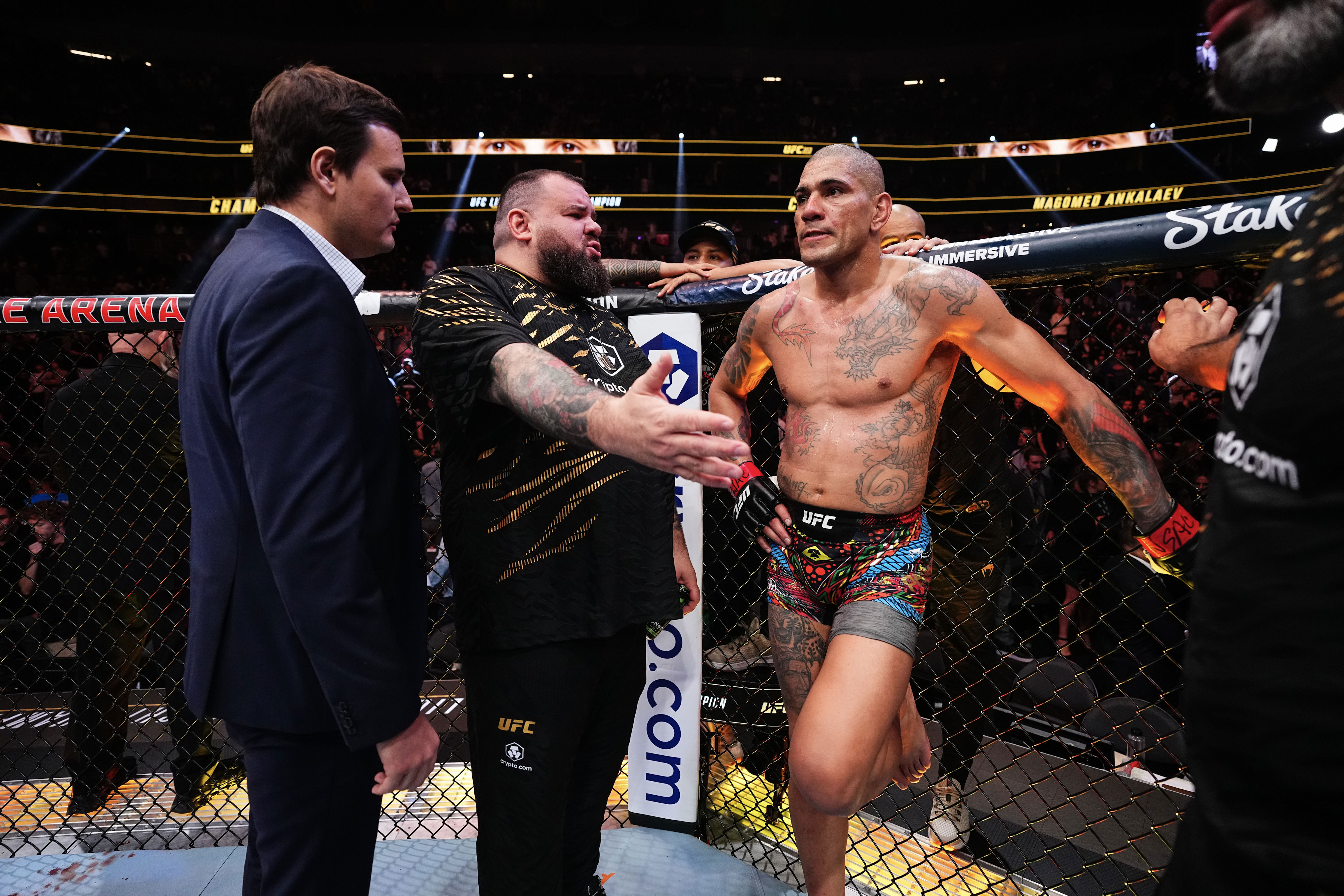 Stick around! Carlos Ulberg begs Alex Pereira to stay put for UFC White ...