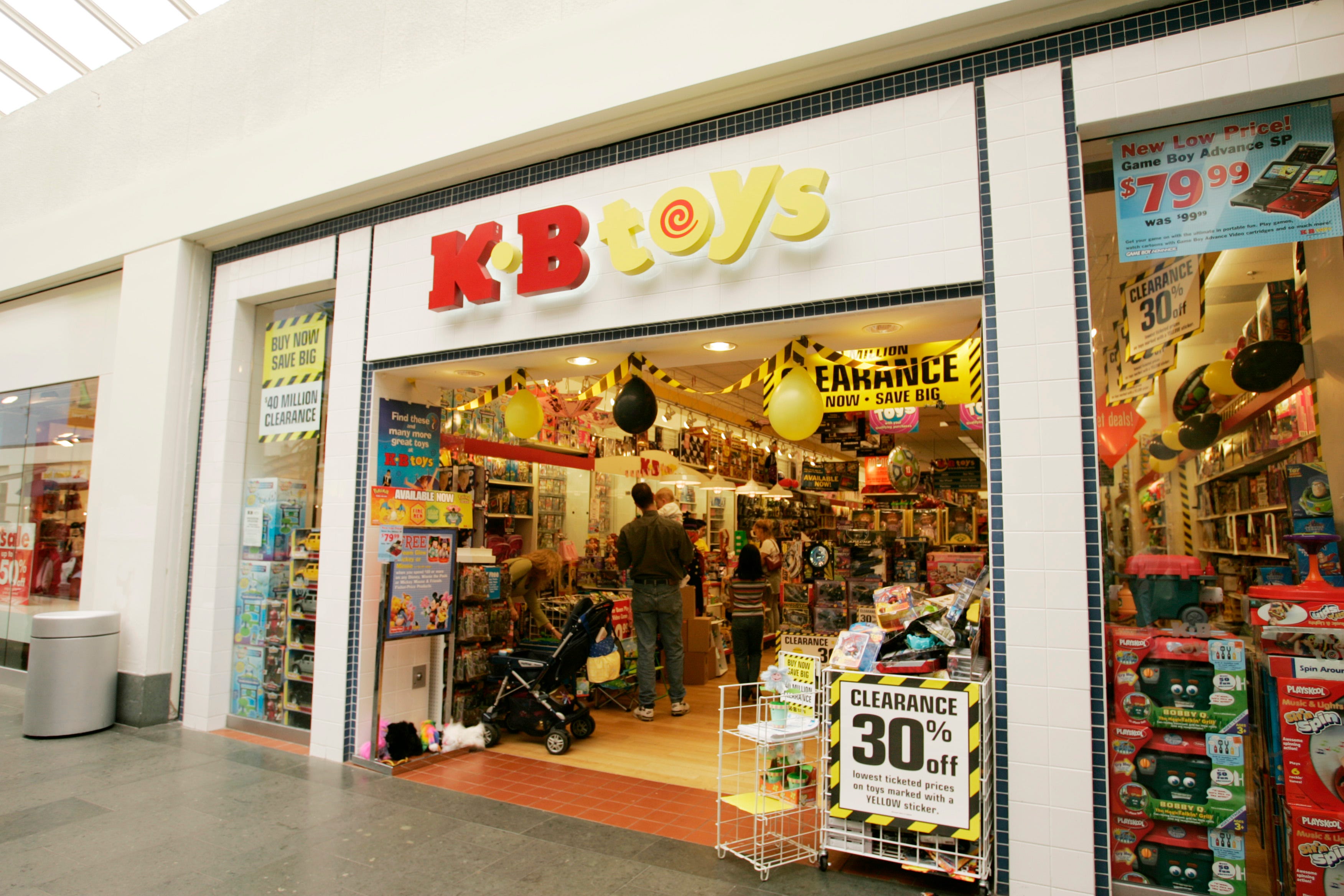 10 Retro Mall Stores You Probably Forgot Existed
