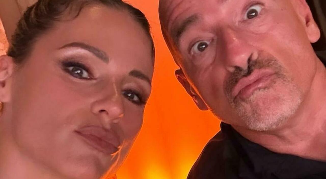 Eros Ramazzotti compie 62 anni, il selfie con il cuore di Michelle ...