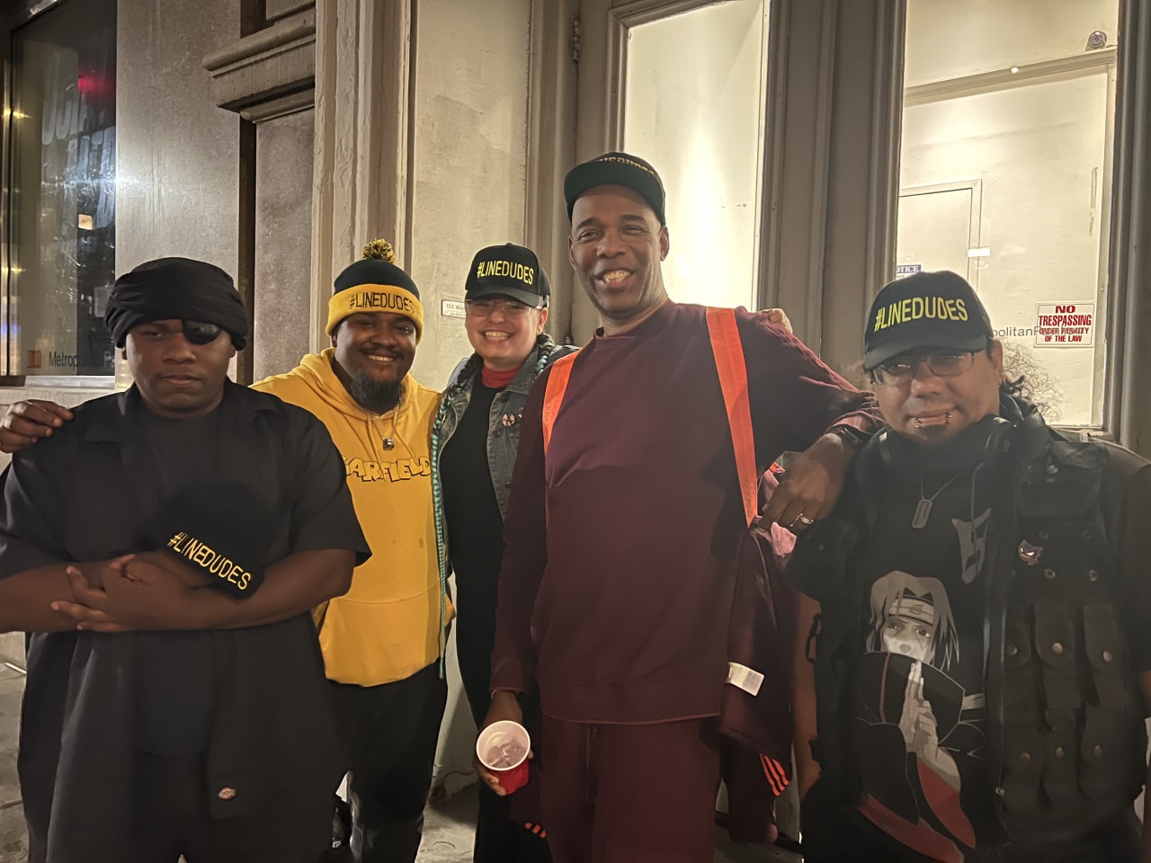 It’s Sample-Sale Season. Cue the Professional Line-Standers.