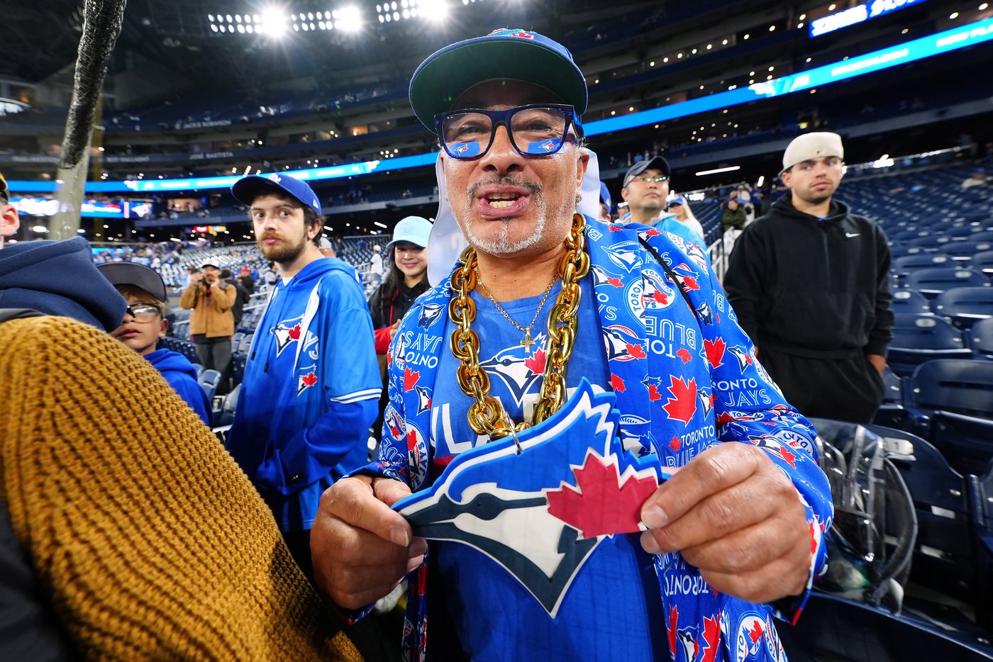 Blue Jays fans groggy but still optimistic after marathon 18-inning ...