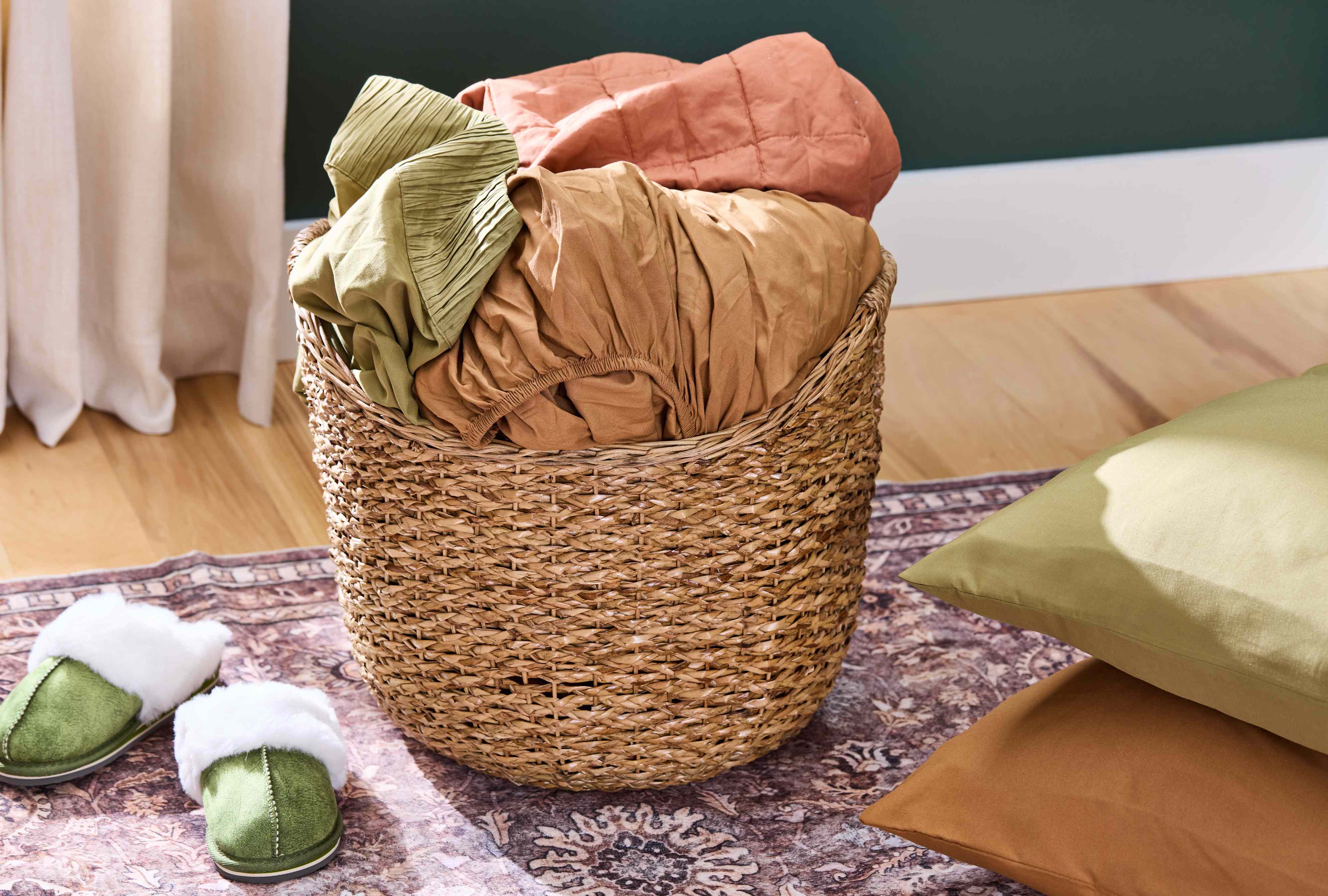 We Asked Laundry Pros How Often You Should Wash Your Sheets in Fall and ...