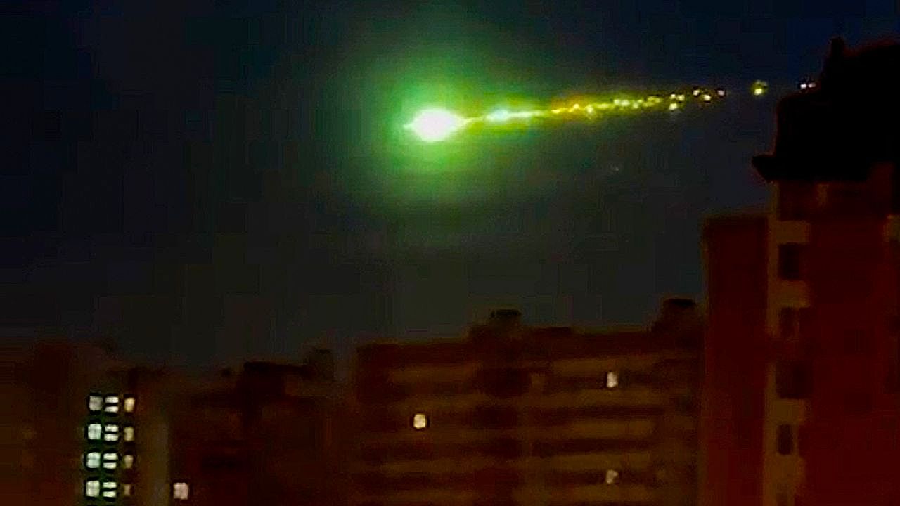 Mysterious green fireball causes speculation in Moscow