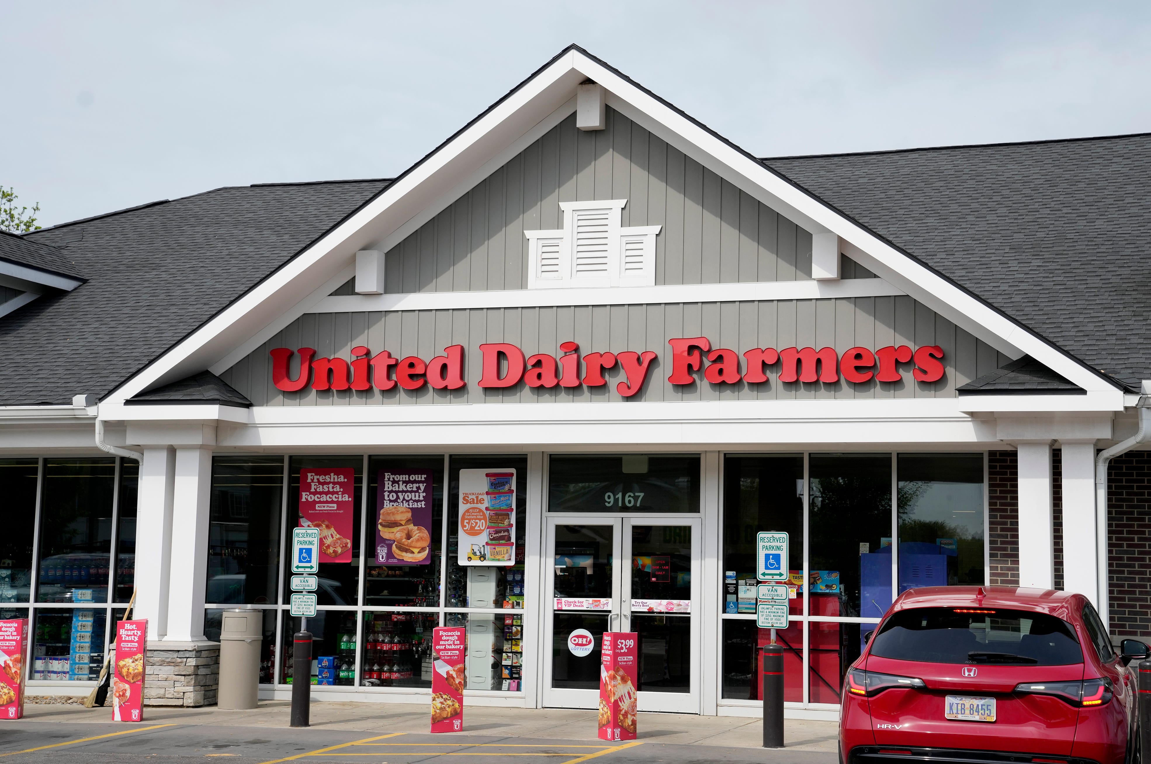 United Dairy Farmers taps Gorilla Glue exec as new CEO as Brad Lindner ...