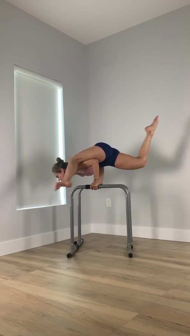 Flying split yoga pose #shorts #yoga #howtoyogs